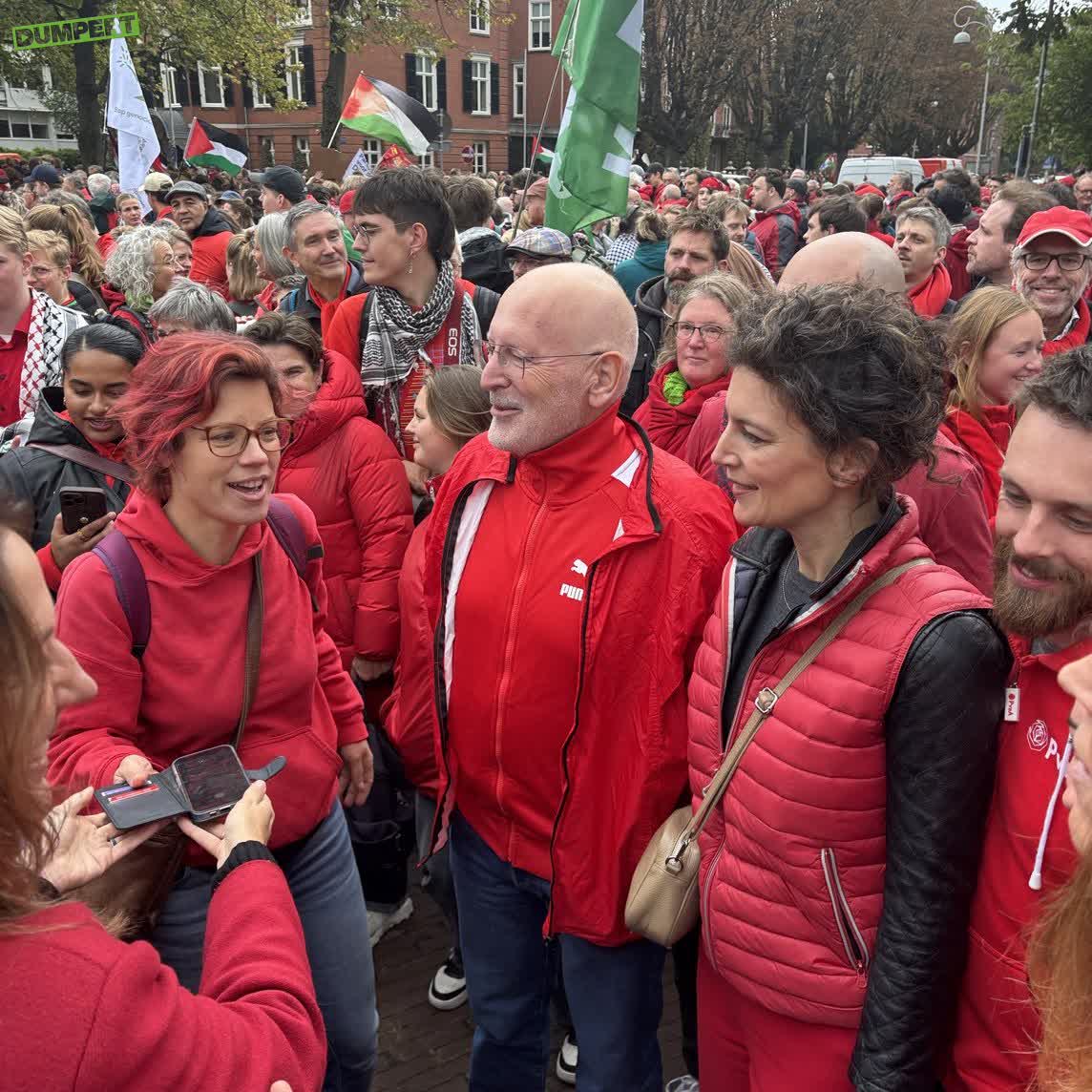 DUMPERT - Gespot bij de Rode lijn demo Amsterdam