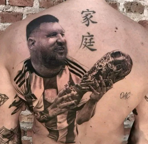 DUMPERT - Tattoo van Messi gekoopt