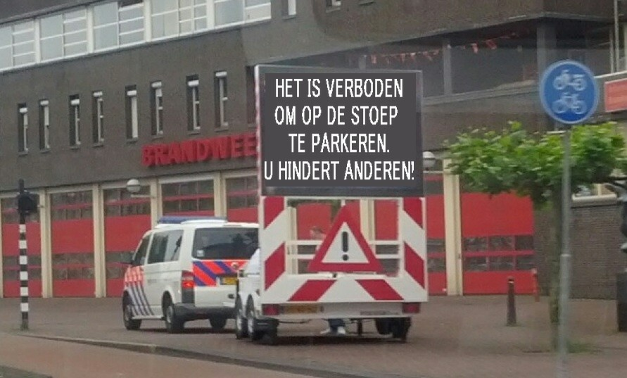 DUMPERT - Op de stoep parkeren?