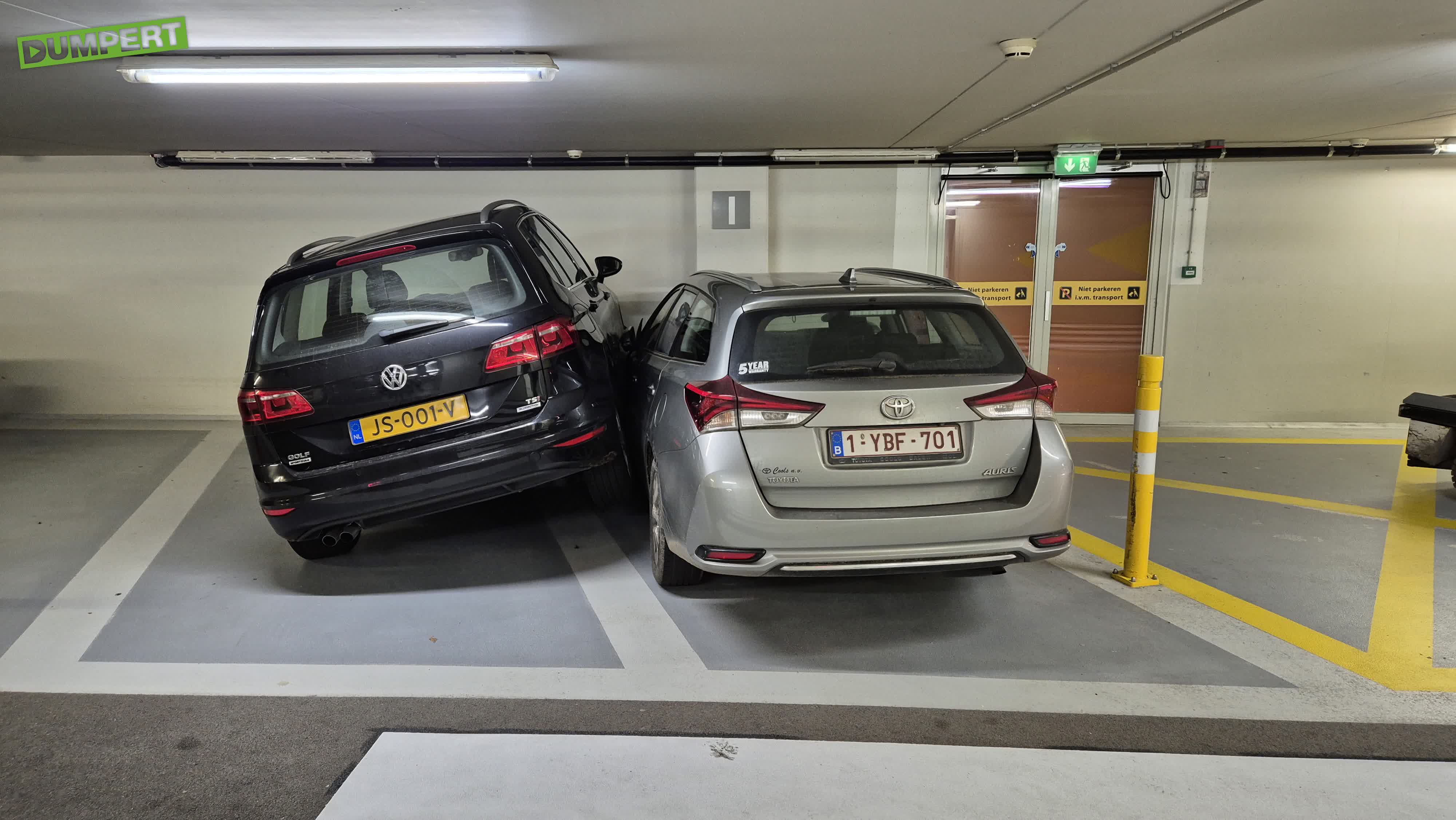DUMPERT - Foutparkeerders en binnen de lijntjes kleuren