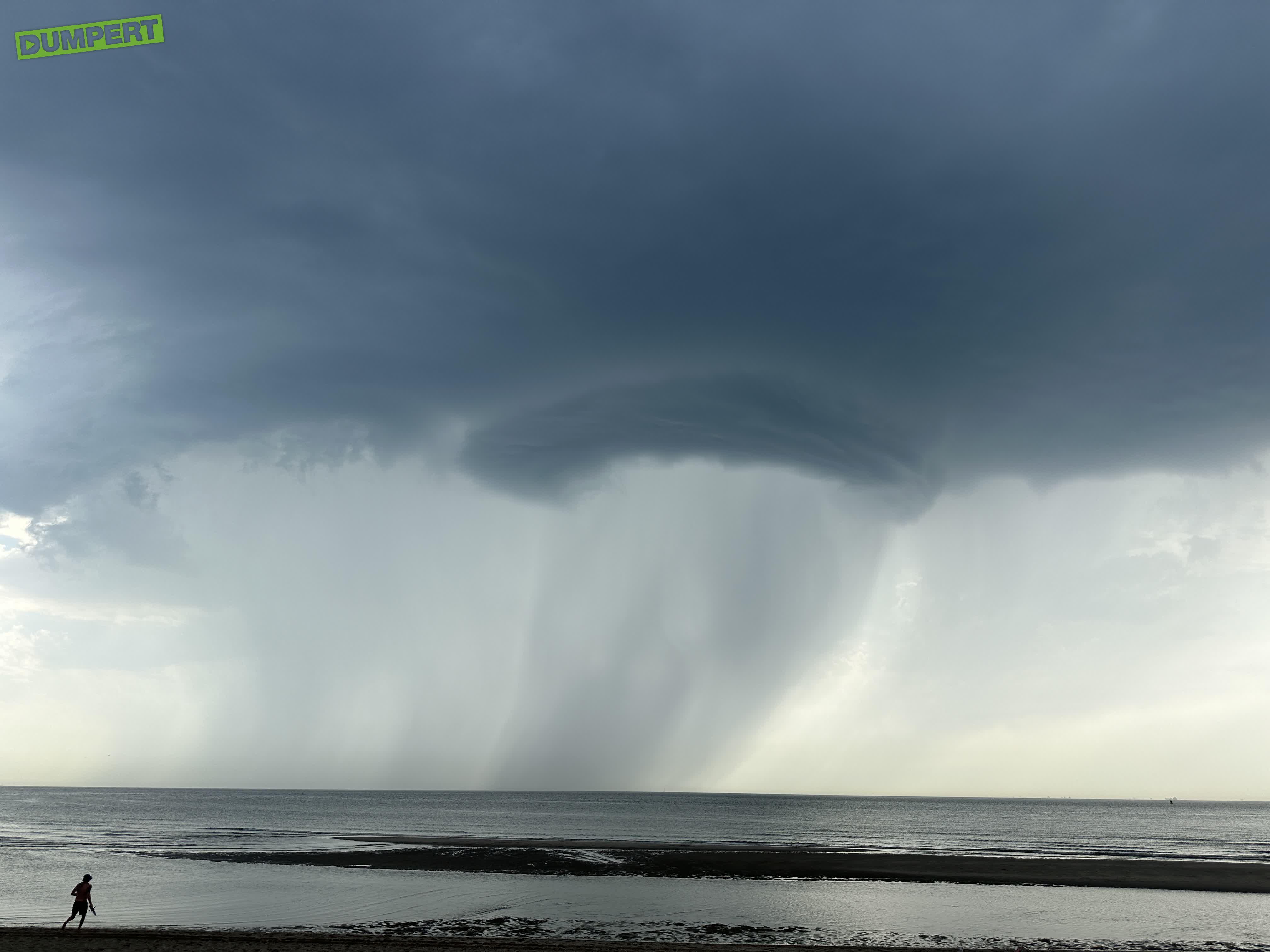 DUMPERT - Stilte voor de storm