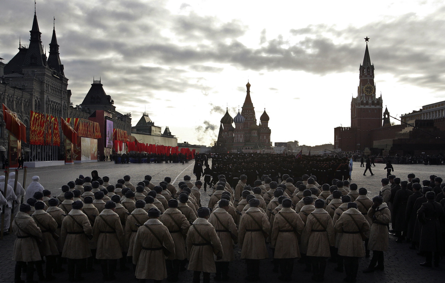 DUMPERT - Rode Plein. Moskou