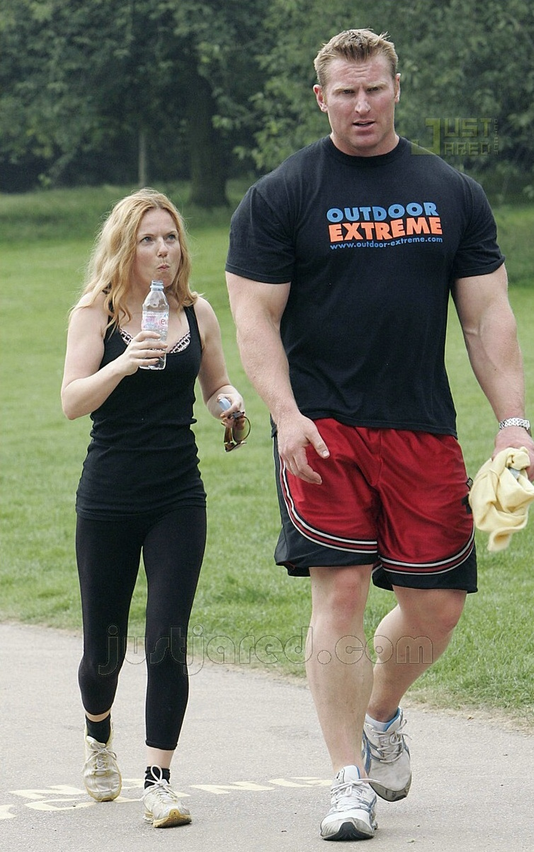 DUMPERT - Ginger Spice heeft hele grote