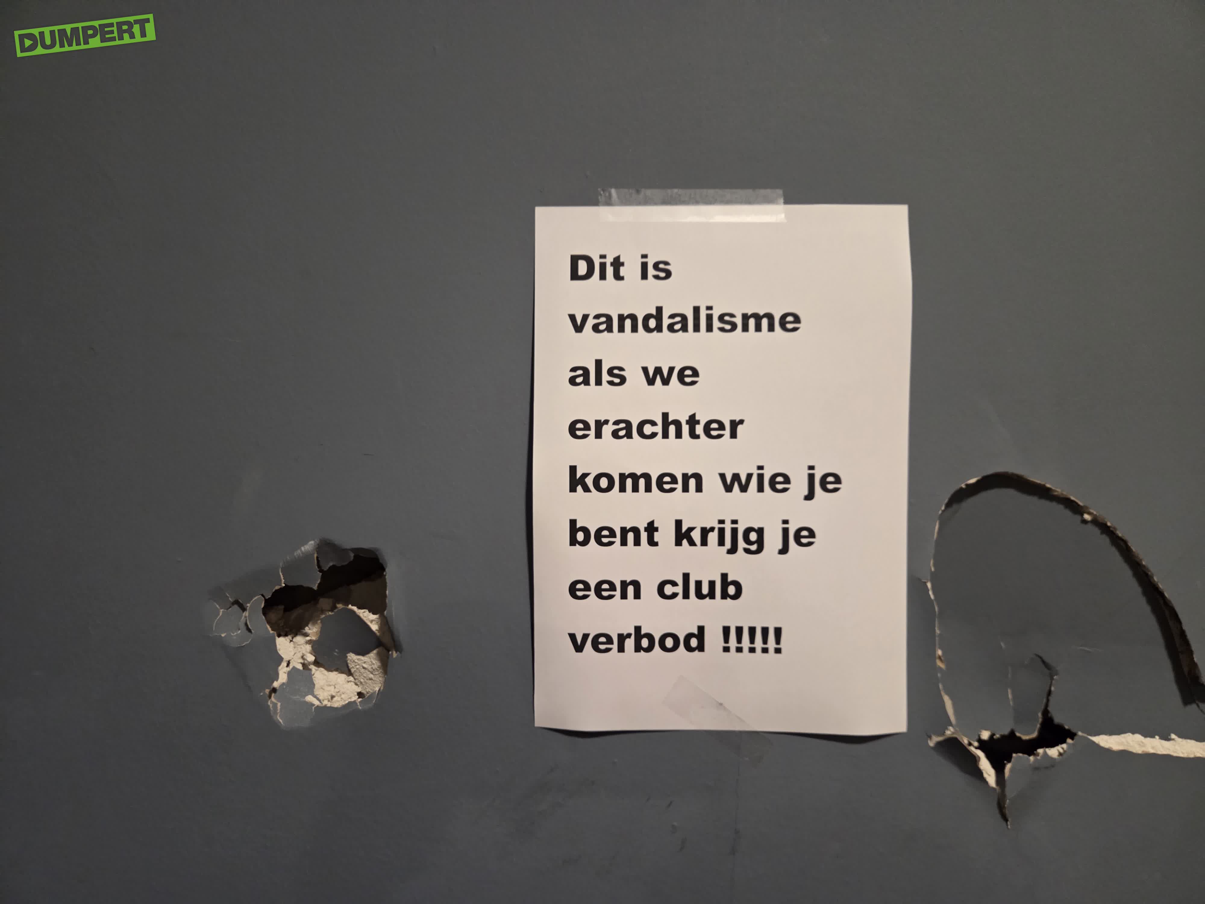 DUMPERT - Gemiddelde Basic-Fit kleedkamer