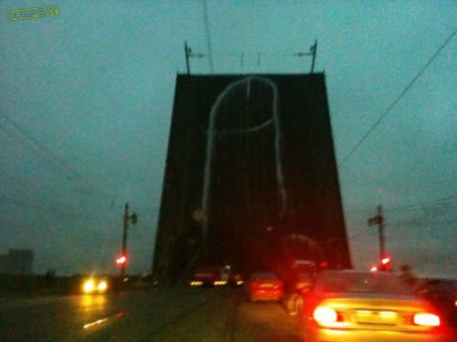 DUMPERT - Lulz met ophaalbrug