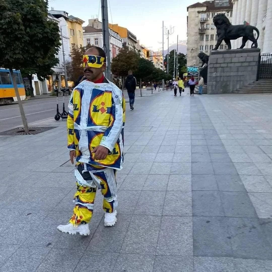 DUMPERT - Lewis Hamilton's low-budget drip