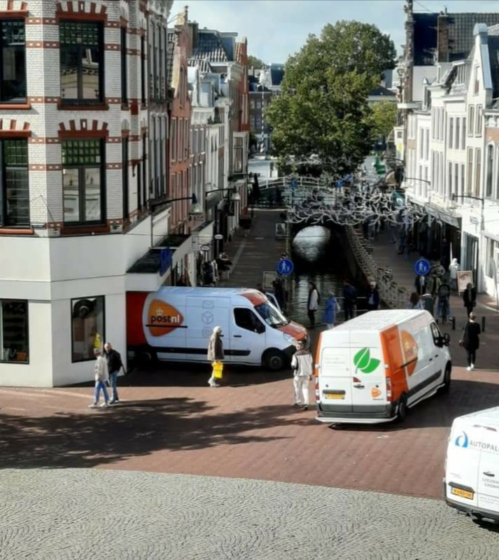 DUMPERT - Aan de deur bezorgd