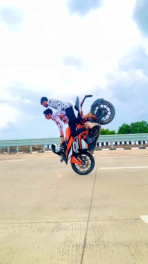 DUMPERT - Prima stoppie