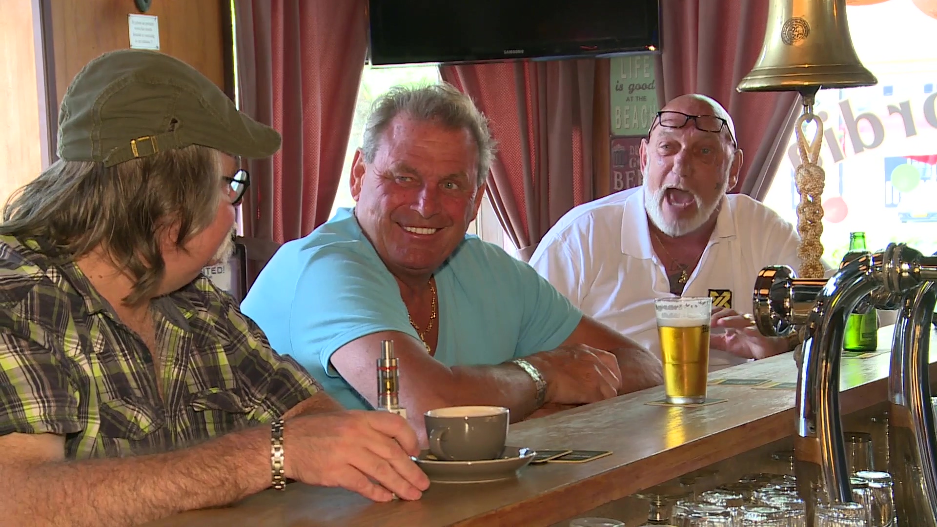 DUMPERT - Zeebonk Dolle Dries zingt een versje