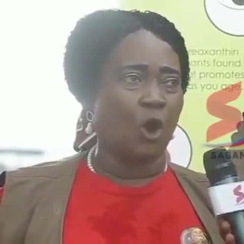 DUMPERT - Eieren veroorzaken flatulentie, aldus interviewmevrouw