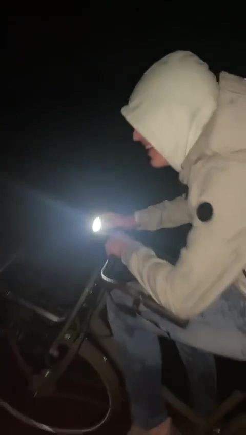 DUMPERT - Stuk in de sloot