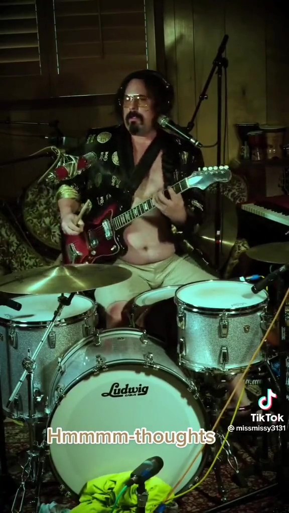 DUMPERT - We hebben een gitarist en drummer nodig