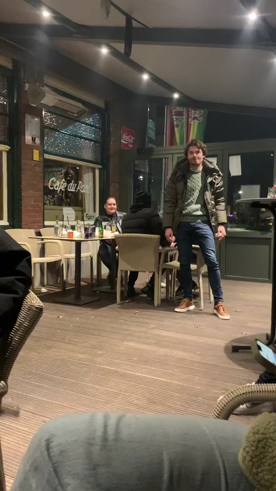 DUMPERT - Backflip op 't terras