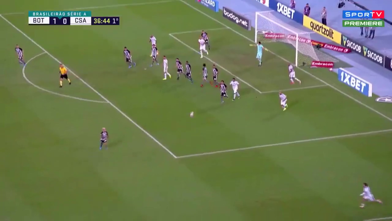 DUMPERT - Heftige blessure bij het voetbal