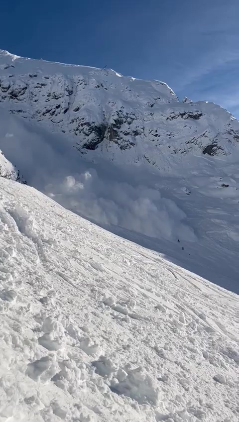 DUMPERT - Lawine in Lech