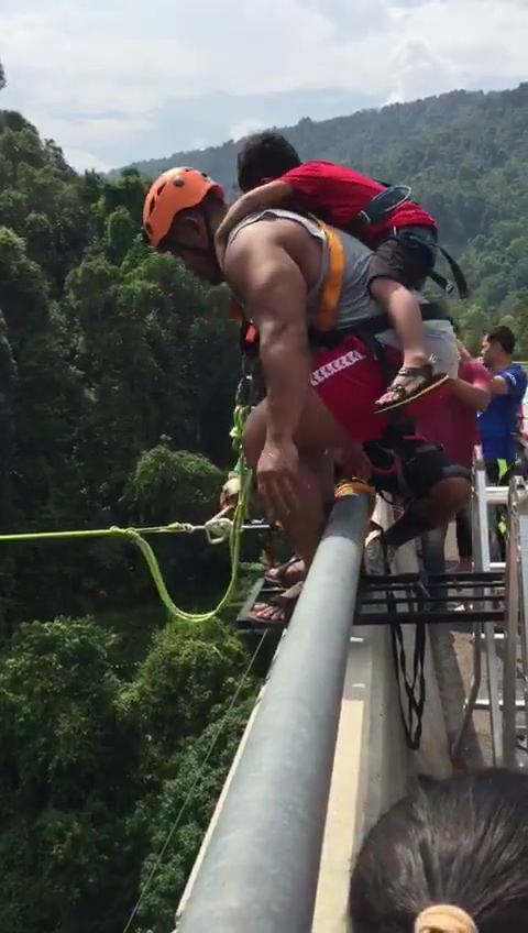 DUMPERT - Springen met papa