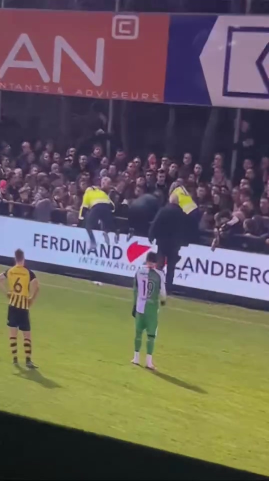 DUMPERT - Ff over dat hekkie heen