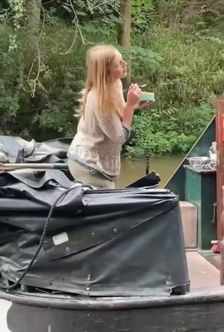 DUMPERT - Deze vrouw kan multitasken