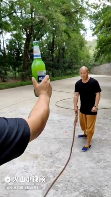 DUMPERT - Pilsje openen