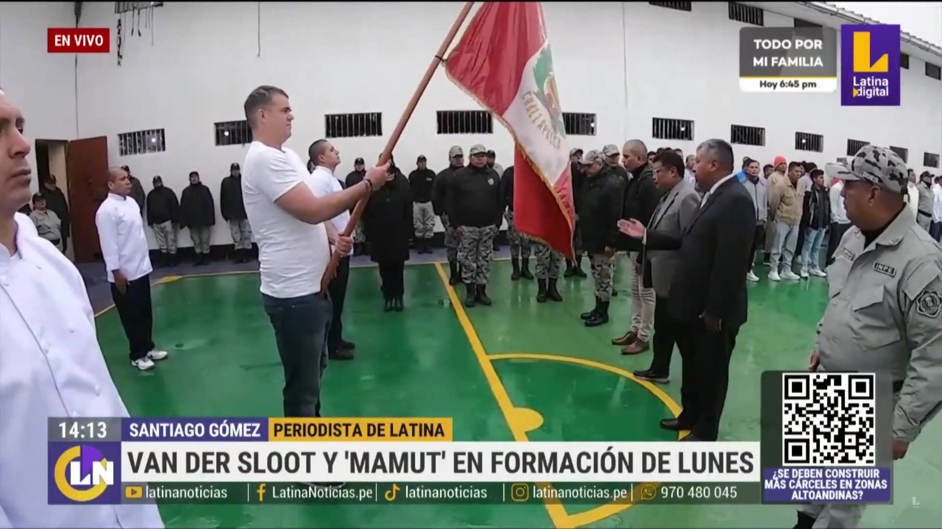 DUMPERT - Joran vd Sloot heeft het naar zijn zin als vlaggendrager