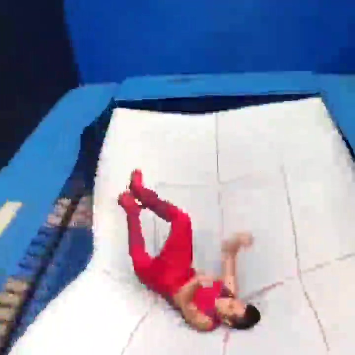 DUMPERT - Trampoline pit