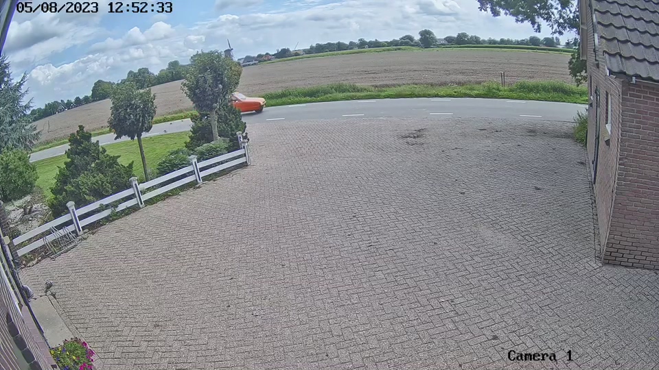 DUMPERT - Driewieler in de greppel