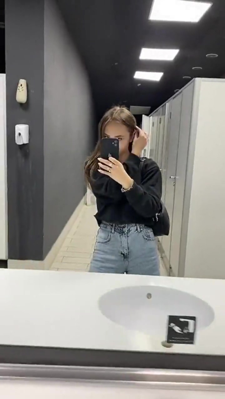 DUMPERT - Ff een selfie maken op de plee