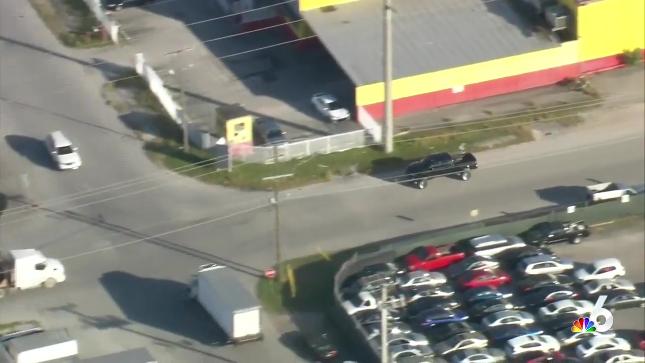 DUMPERT - Pick-up vlucht voor politie