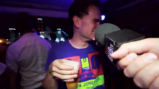 DUMPERT - HAHA, BIER-jongen maakt carnavalshit met Rob en Lars