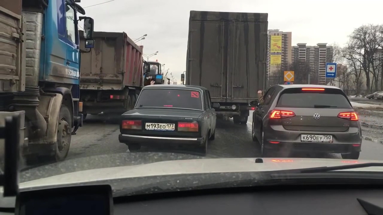 DUMPERT - Wie mag er eerst voor?