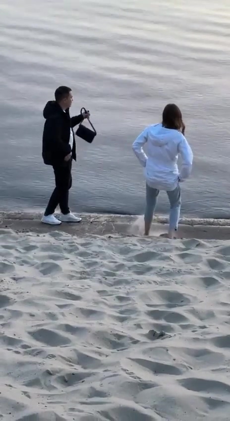 DUMPERT - Ga daar maar staan schatje