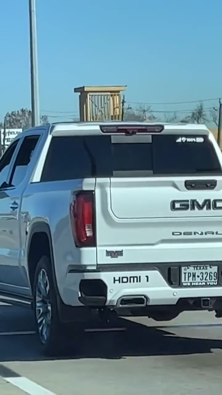 DUMPERT - Pickup met twee HDMI poorten