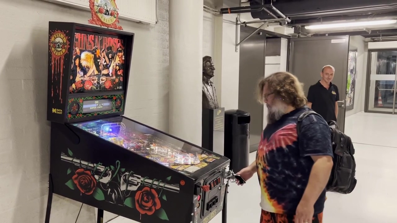 DUMPERT - Jack Black op de flipperkast