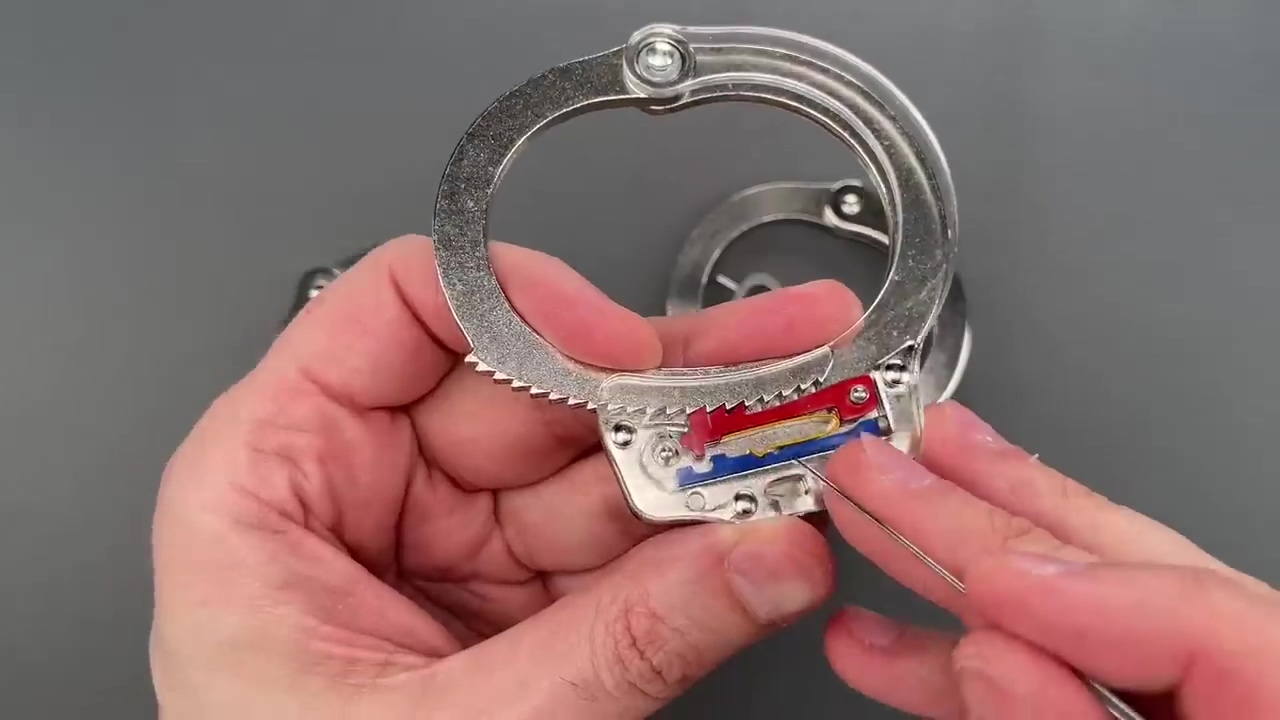 DUMPERT - Lockpickinglawyer sloopt handboeien