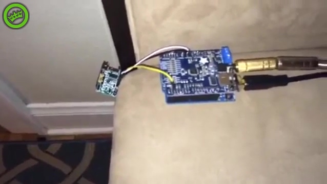 DUMPERT - Seinfeld Bass Riff deur sensor