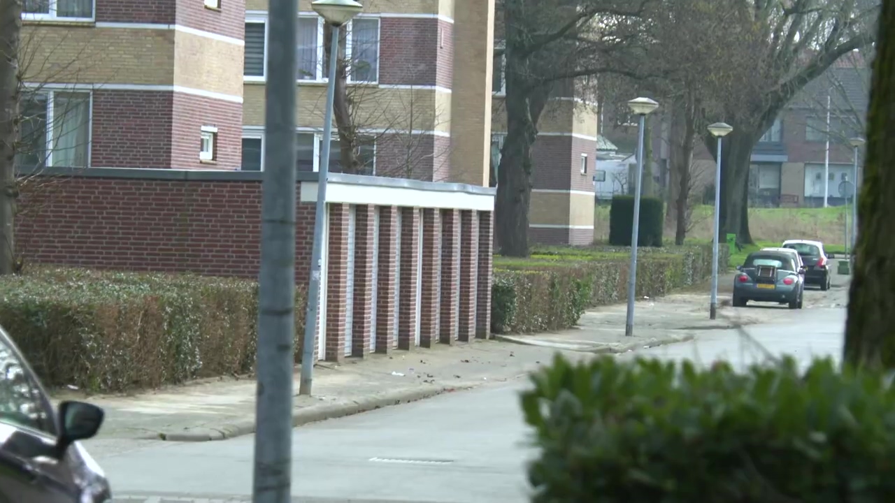 DUMPERT - Vrouw gaat vreemd met BOA