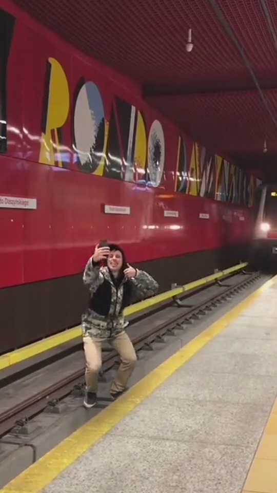 DUMPERT - Selfie voor de tram