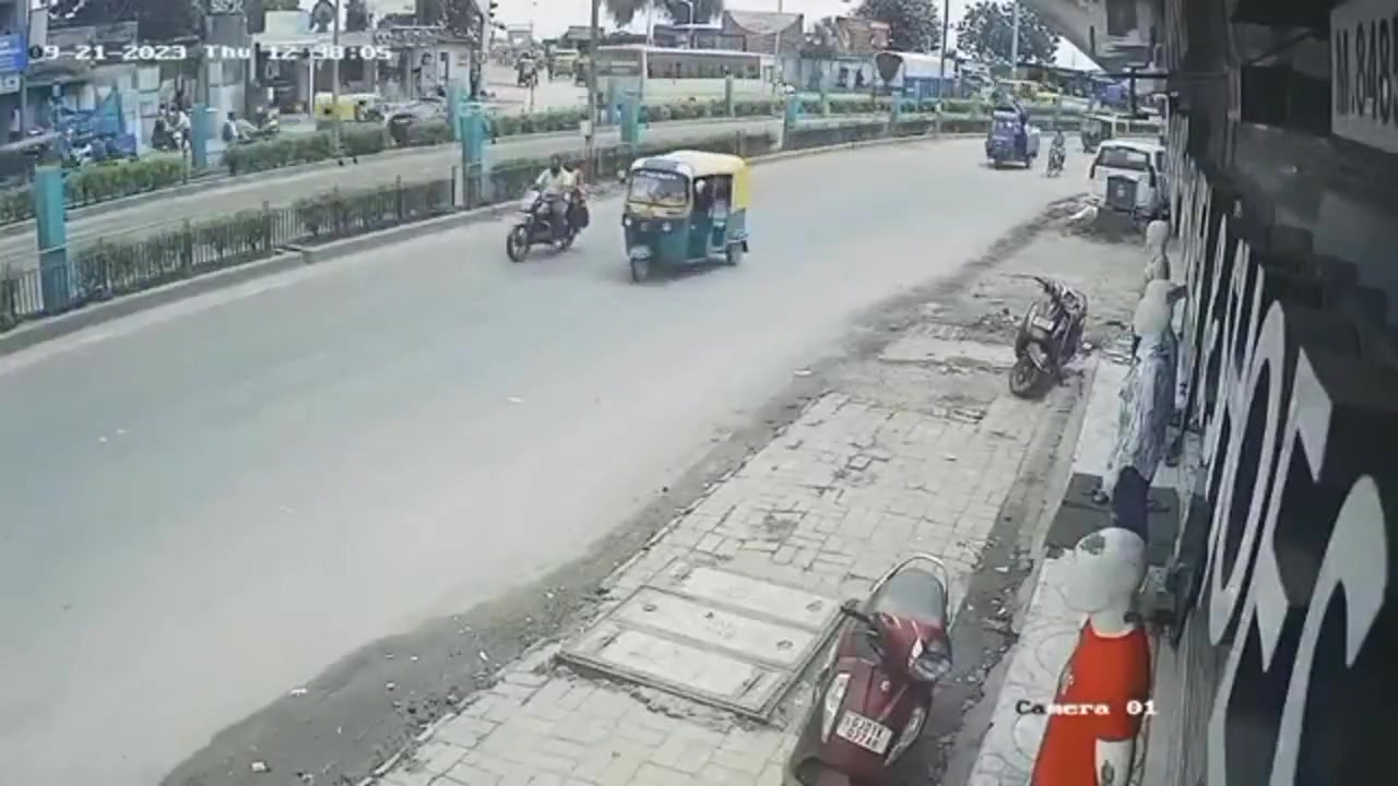 DUMPERT - En dan nu de tuktuktruc