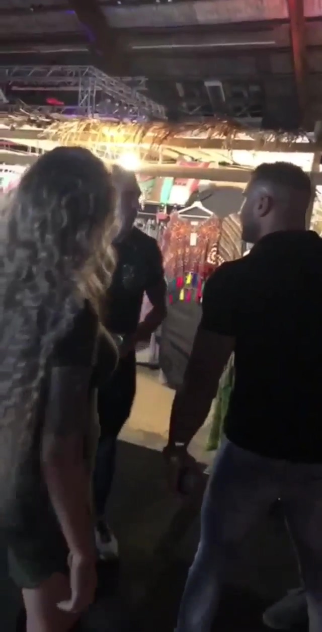 DUMPERT - Huftertje Alex Maas van Temptation Island doet vechten