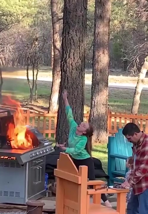 DUMPERT - Scheetje bij de bbq