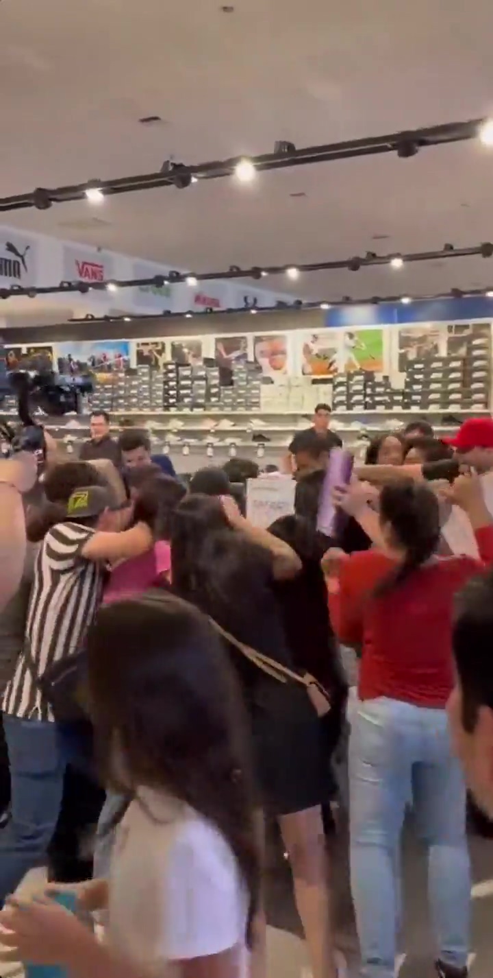 DUMPERT - Gezellig, dat black friday