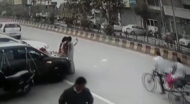 DUMPERT - Selfie langs de weg