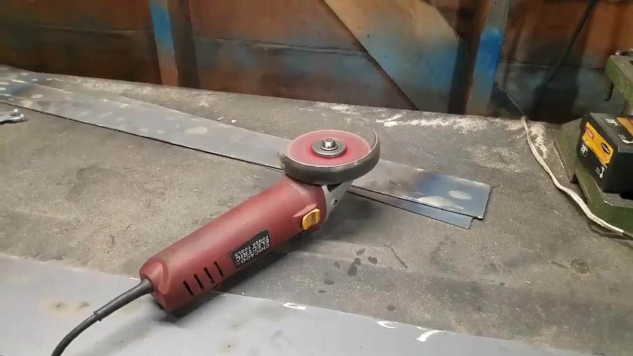 DUMPERT - Slijptol raakt oververhit