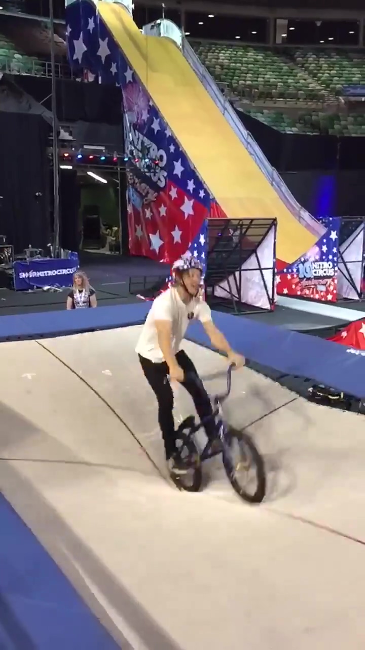 DUMPERT - Bmx + trampoline