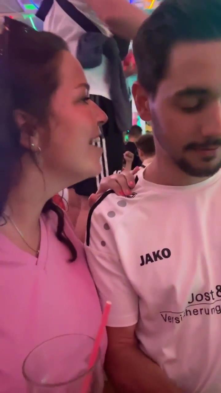 DUMPERT - Gouwe ouwe met je Duitse vrind