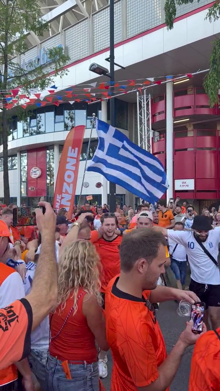 DUMPERT - Fans kunnen WEL normaal doen