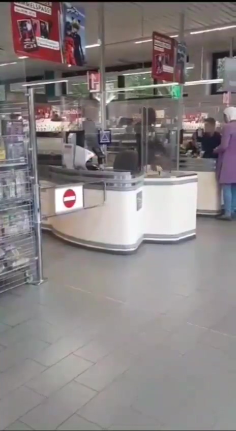 DUMPERT - Boze Duitser in de Aldi