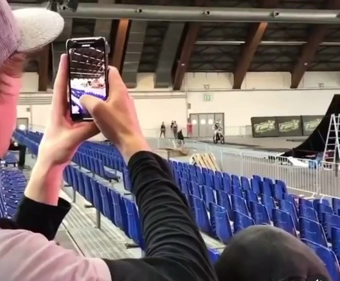 DUMPERT - Cool trucje met je brommer