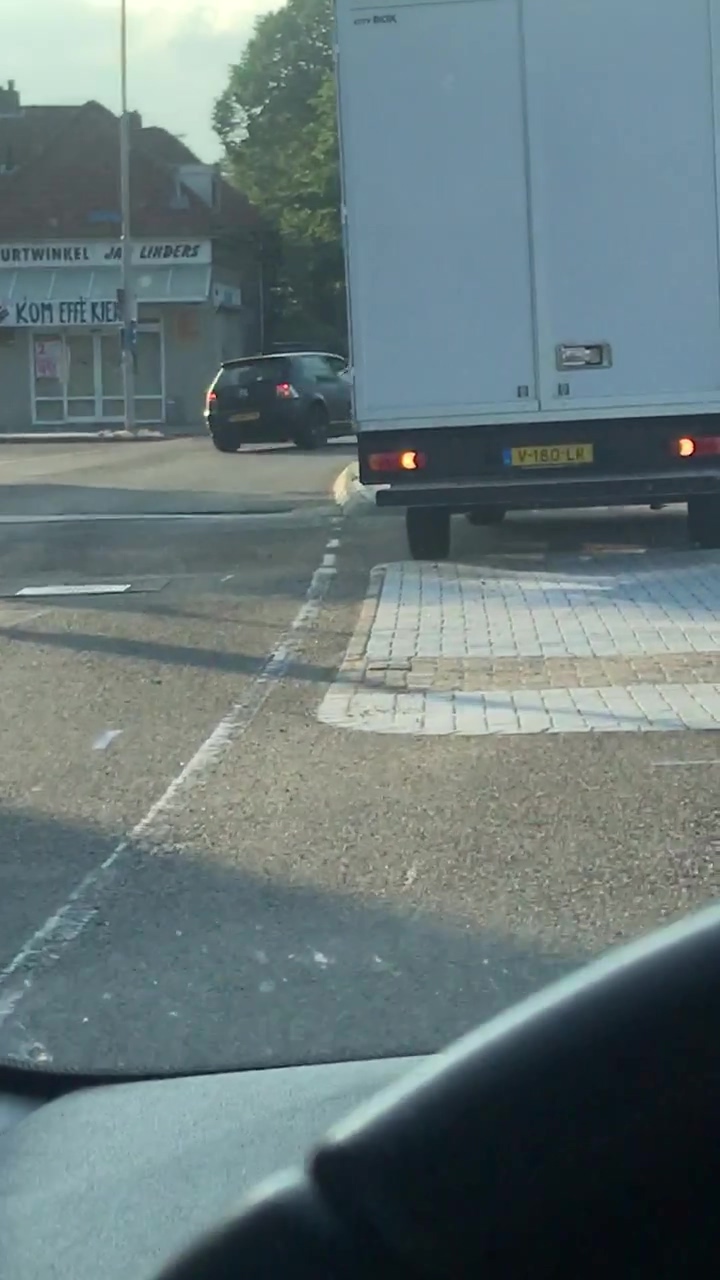 DUMPERT - Angry car chase in Nijmegen