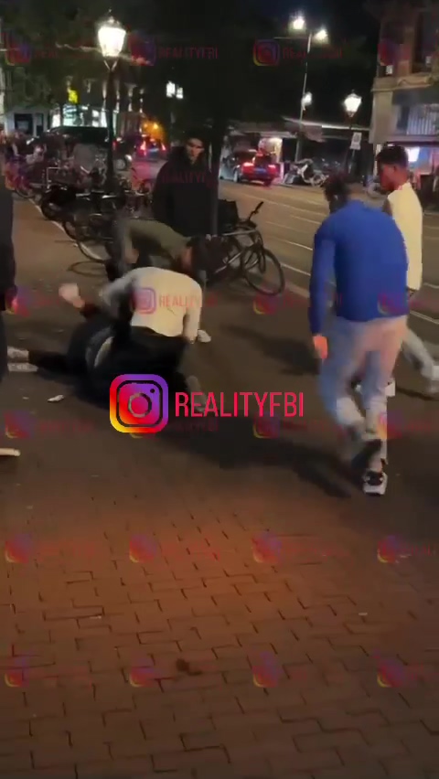 DUMPERT - Dennis Roos en Jonah van Utrecht klappen Mees Dix